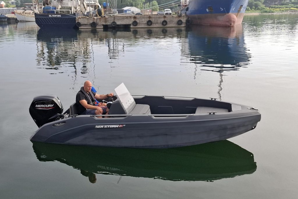 SeaStorm 17 HDPE Advantage - seastorm-boat.com