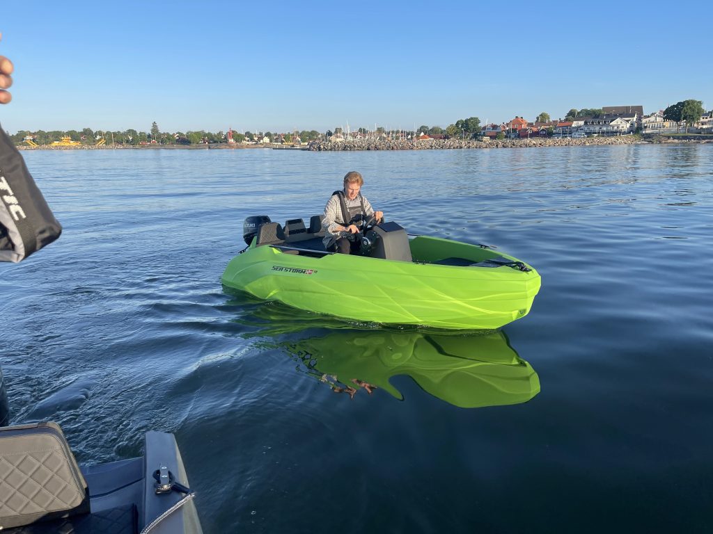 SeaStorm 12 HDPE Advantage - seastorm-boat.com