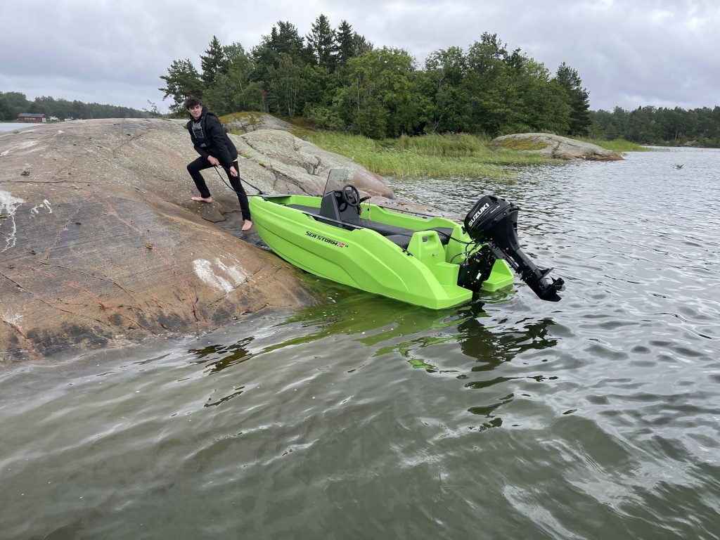 SeaStorm 12 HDPE Advantage - seastorm-boat.com