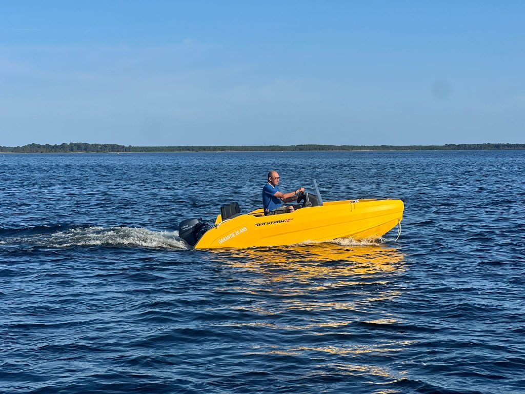 SeaStorm 12 HDPE Advantage - seastorm-boat.com